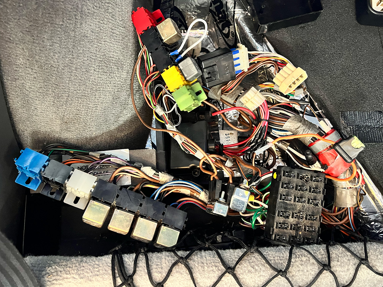 DeLorean Fuse Box Replacement | Assembly